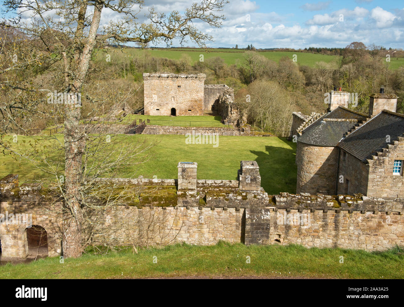 Craignethan castle lanark hi-res stock photography and images - Alamy