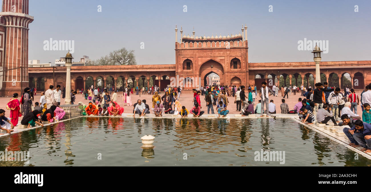 Panorama of the pond at the Jama Masjid mosque in New Delhi, India ...