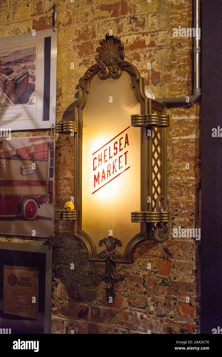 New york chelsea street sign hi-res stock photography and images - Alamy