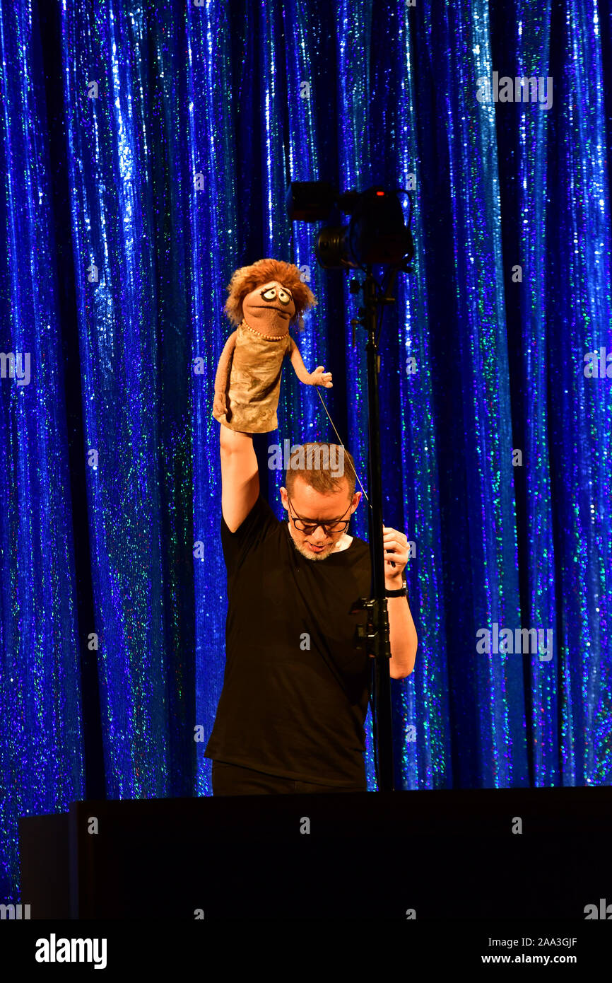 Glauchau, Germany. 16th Nov, 2019. Martin Reinl during her show "Unter ...