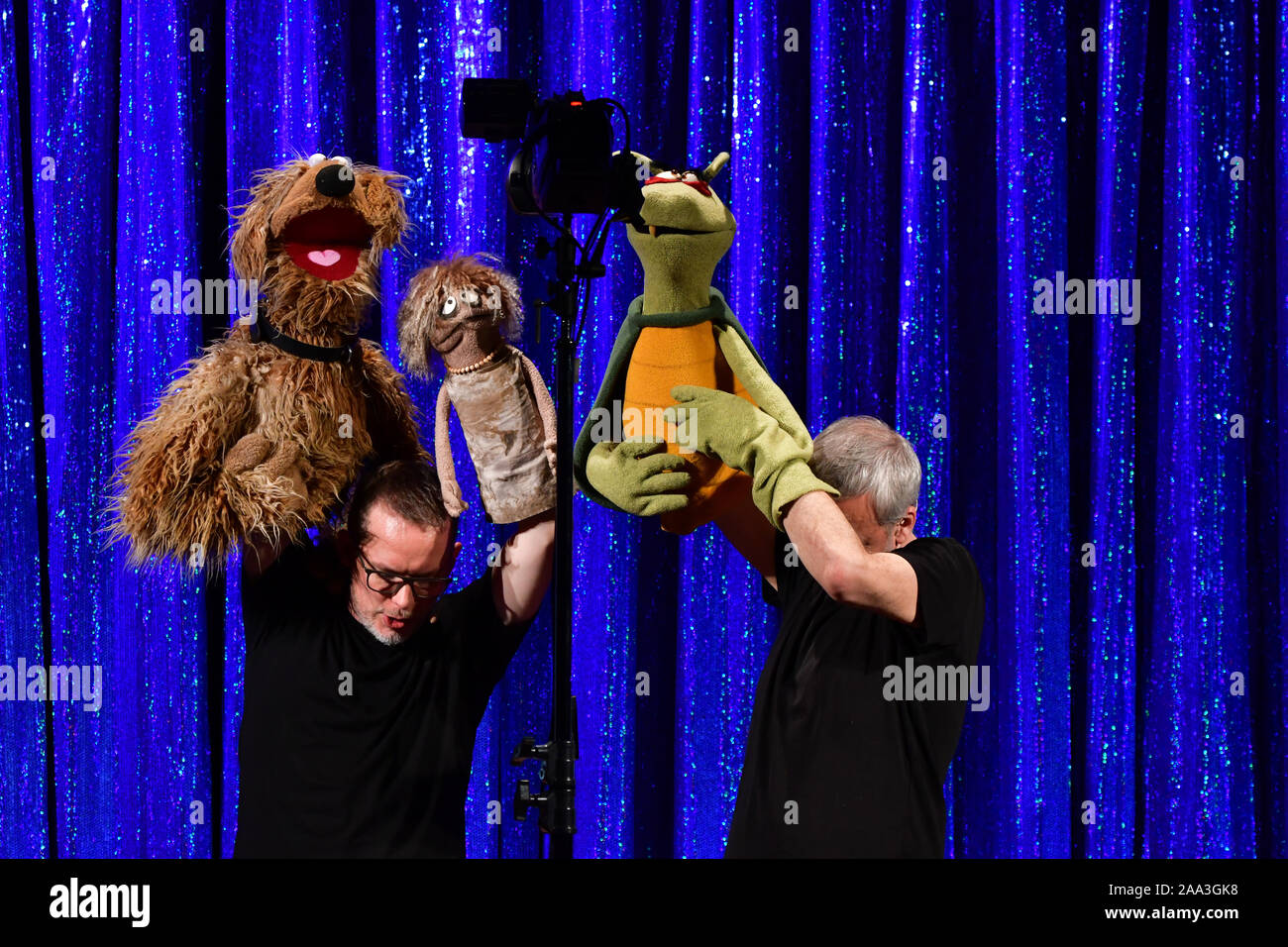 Glauchau, Germany. 16th Nov, 2019. Martin Reinl (left) and Carsten ...