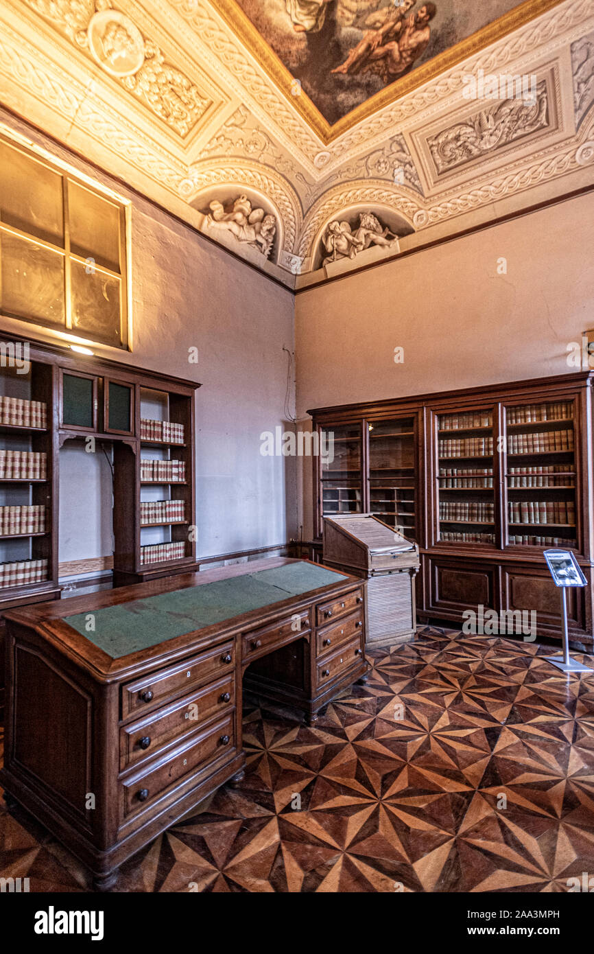 Kings audience hall hi-res stock photography and images - Alamy