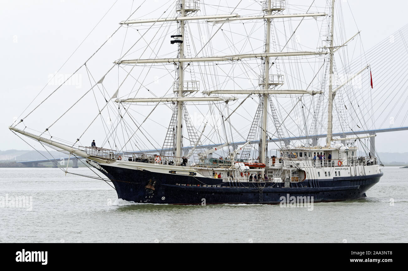 Tenacious (ou SV Tenacious) : three-masted barque with wooden hull ...