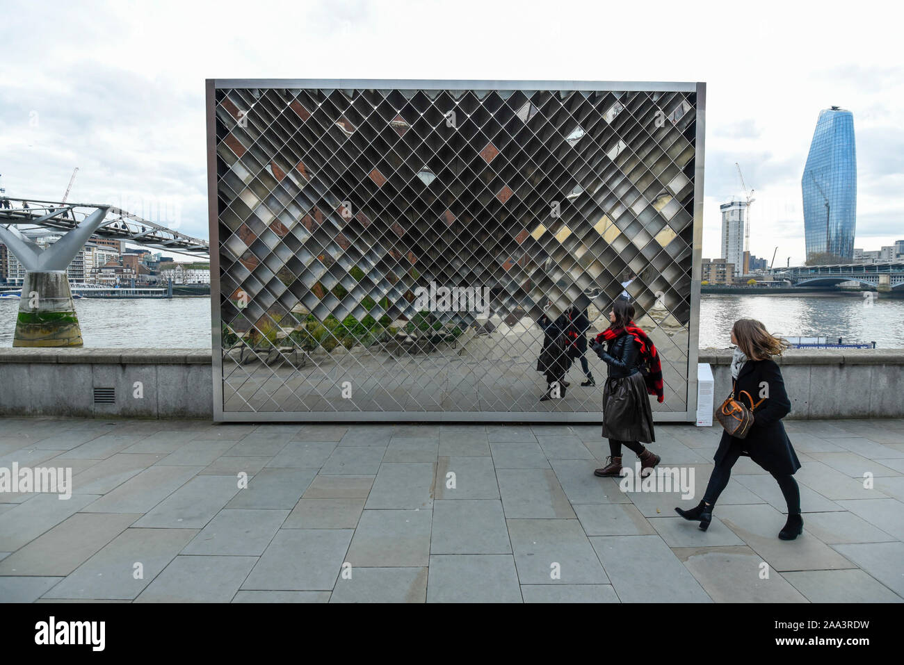 Viewers perception hi-res stock photography and images - Alamy