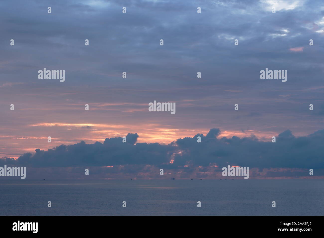 Photo set of clouds in the morning, at sunrise And changing the color ...