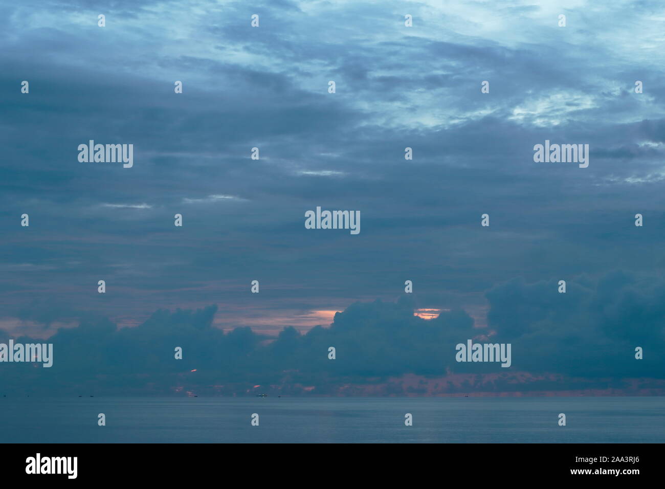 Photo set of clouds in the morning, at sunrise And changing the color ...