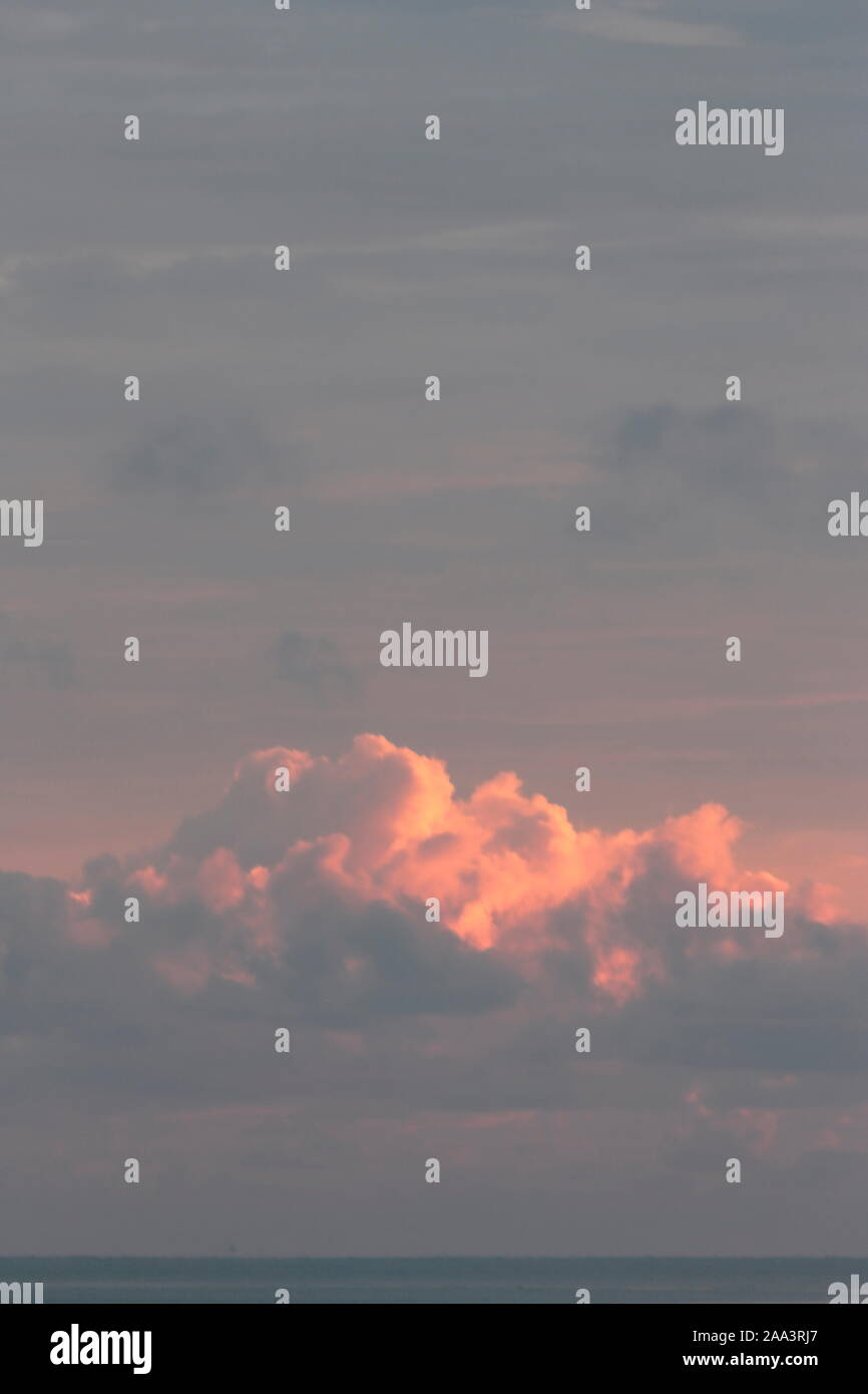 Photo set of clouds in the morning, at sunrise And changing the color ...