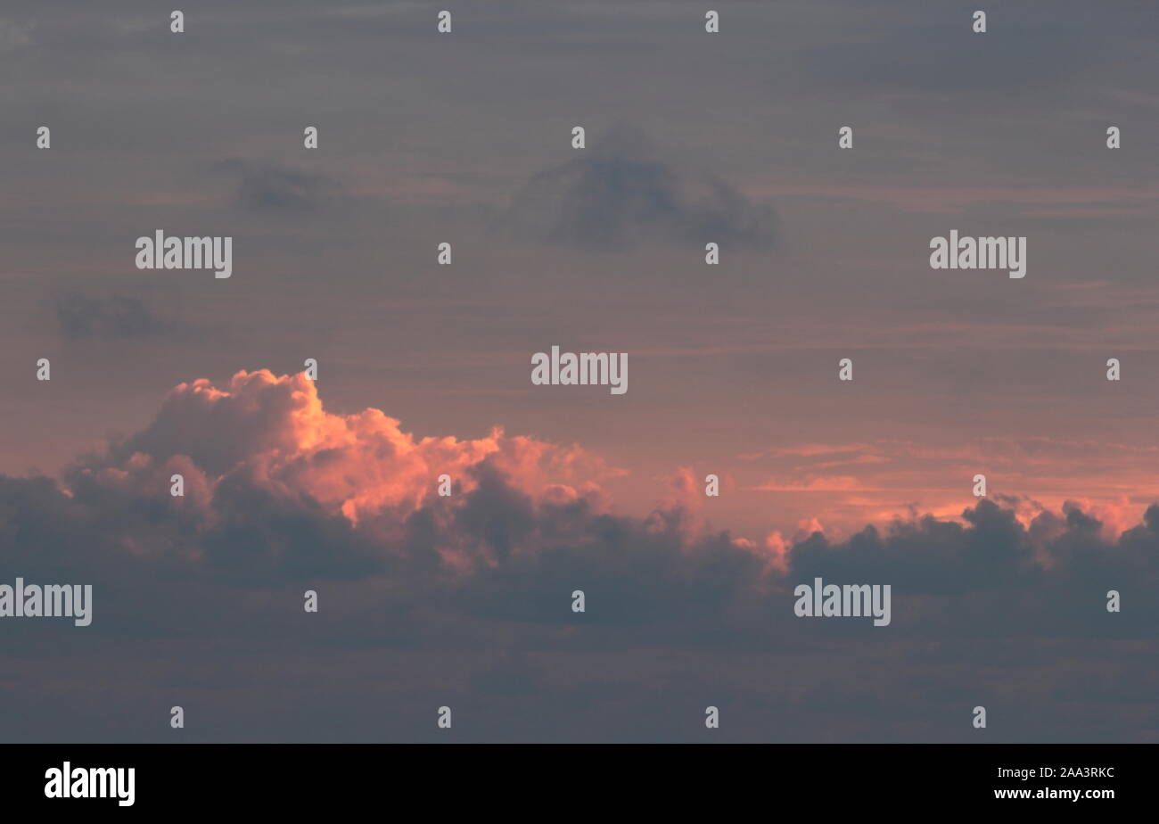Photo set of clouds in the morning, at sunrise And changing the color ...