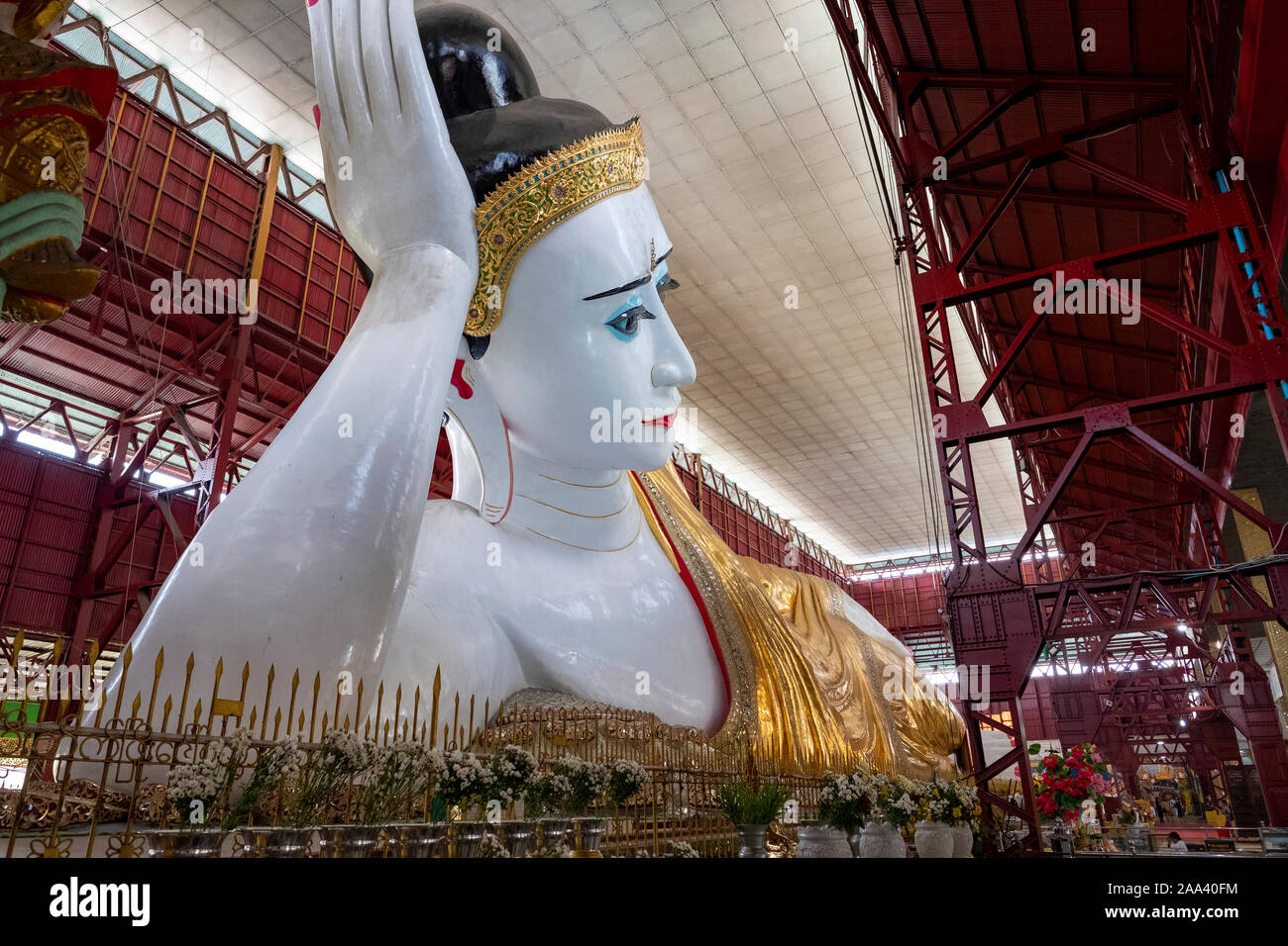 The 66 meter reclining Buddha of Chaukhtatgyi Pagoda of Yangon, Myanmar ...