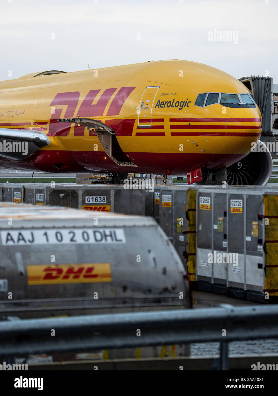 Cologne, Germany. 19th Nov, 2019. A DHL freighter and container are ...