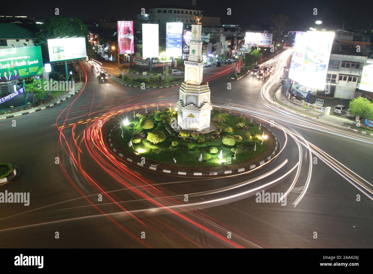 Night building construction panning hi-res stock photography and images ...