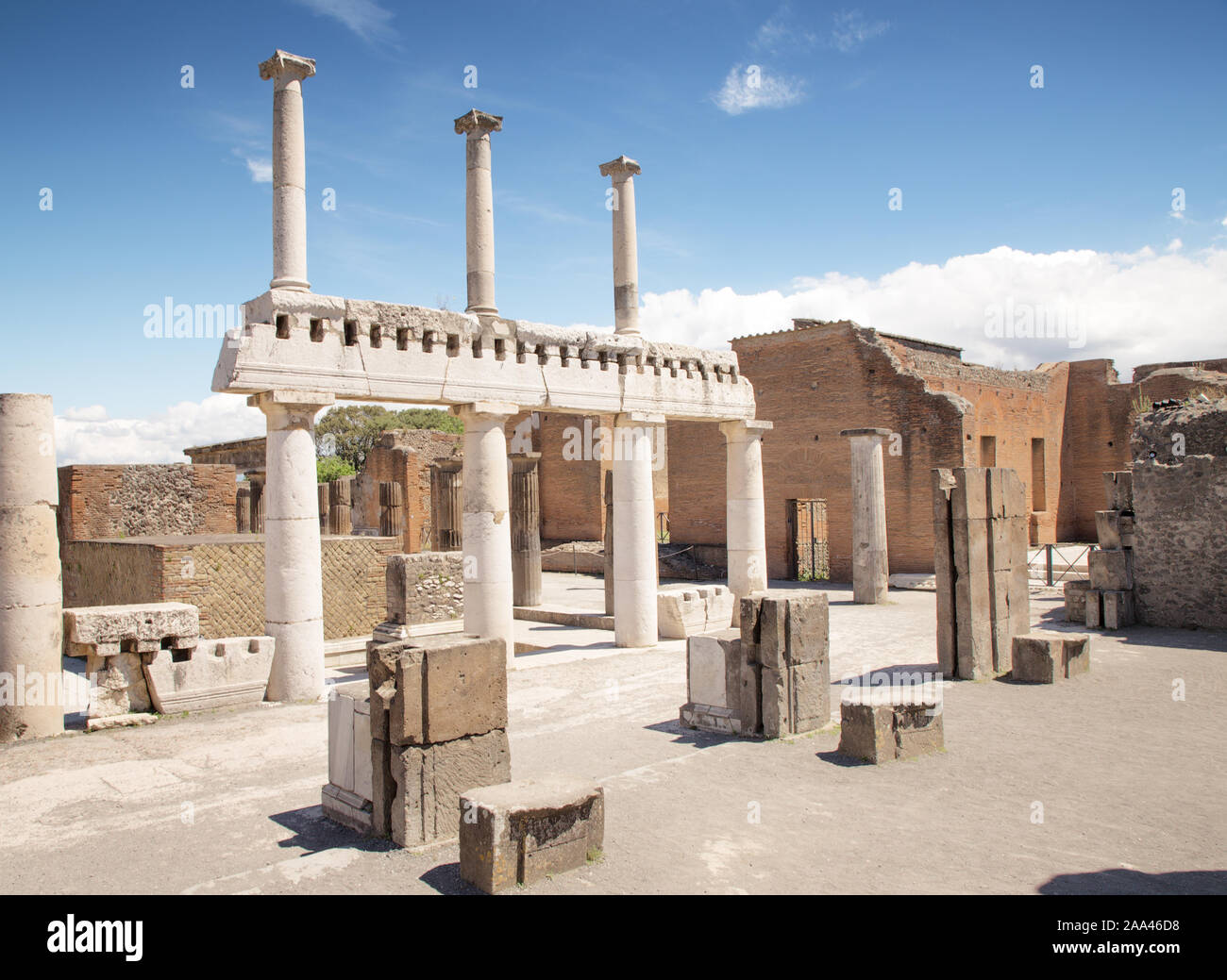 the lost city of pompeii a ancient Roman city buried under volcanic ash ...