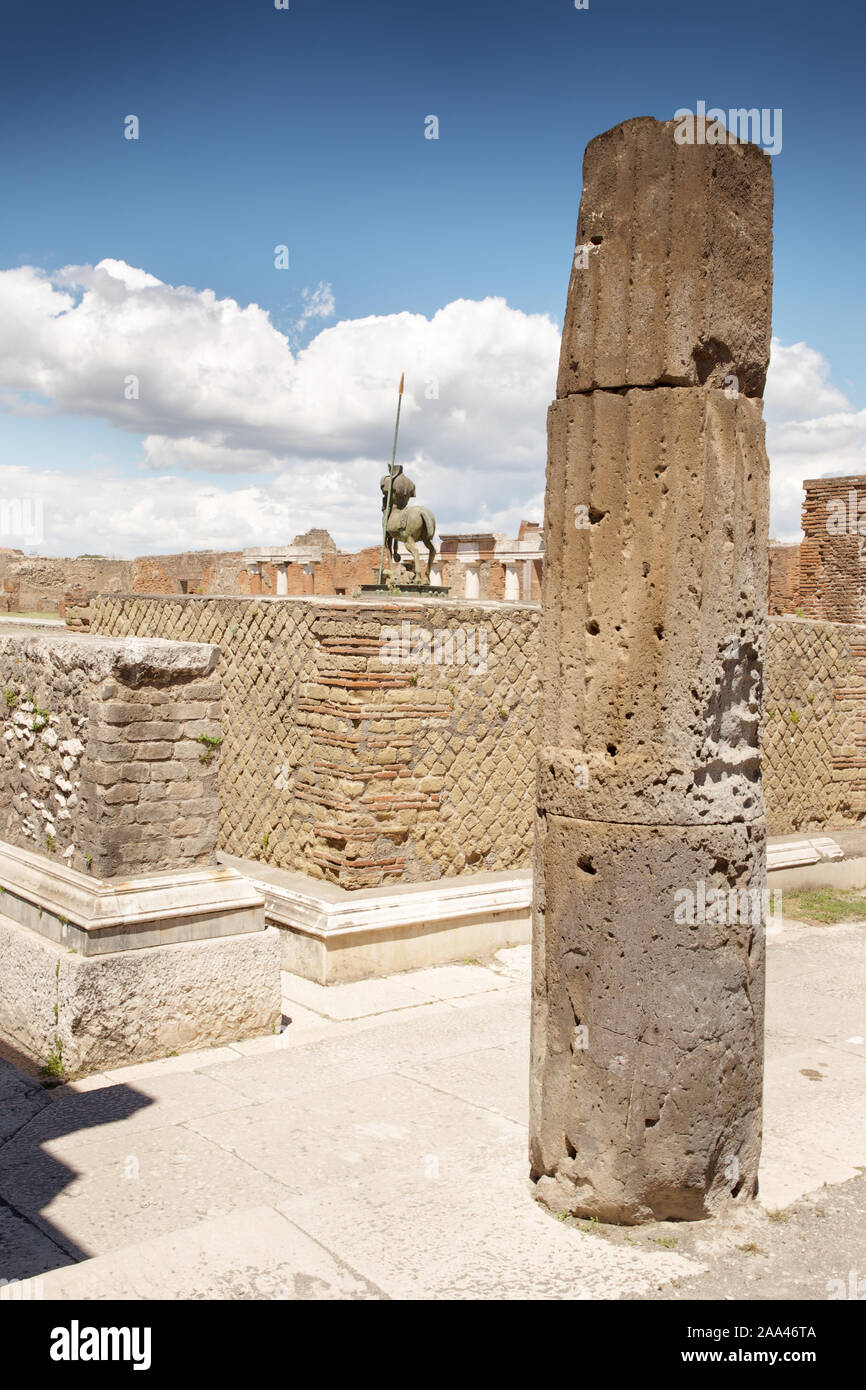 the lost city of pompeii a ancient Roman city buried under volcanic ash ...