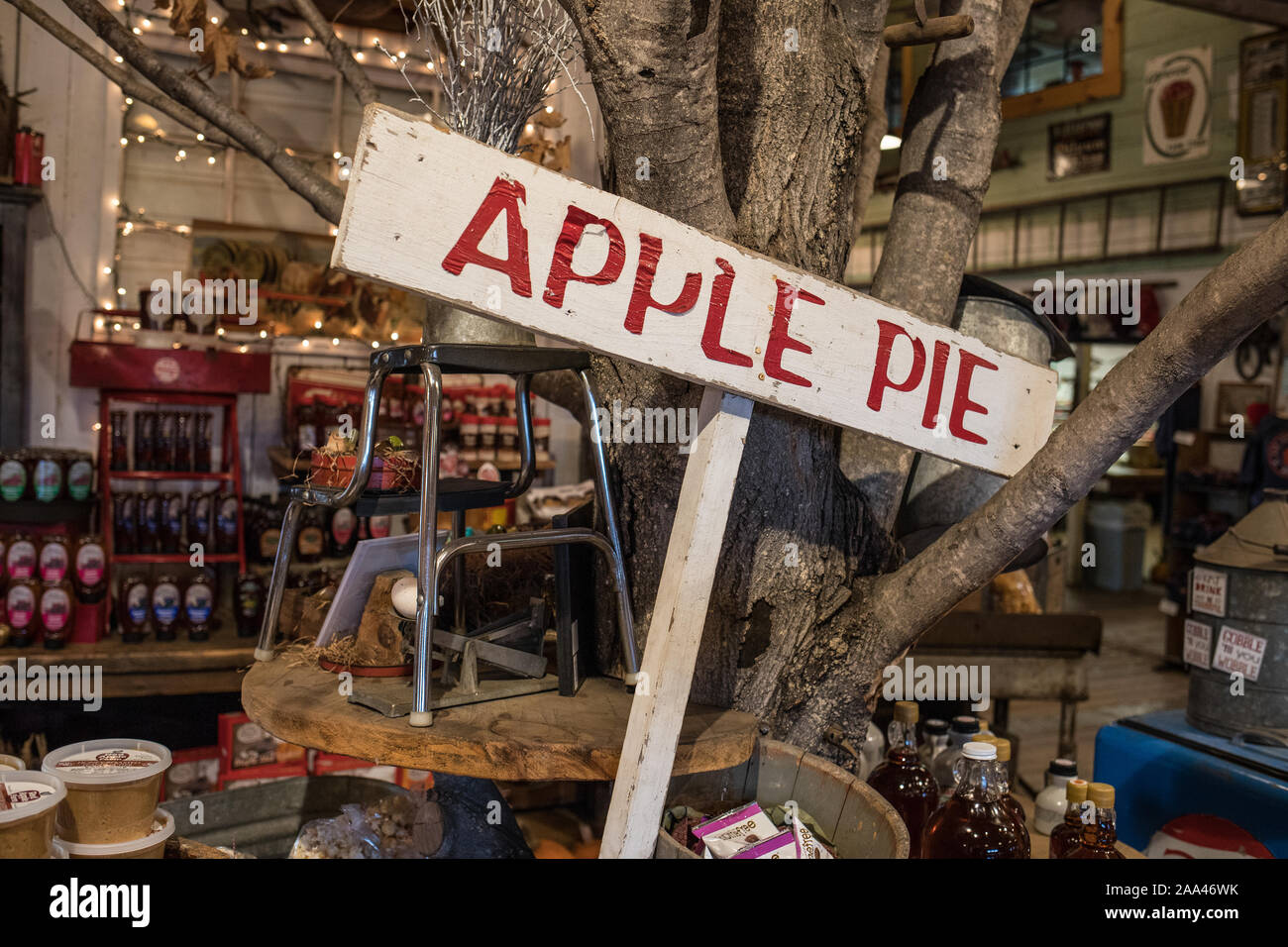 Red apple farm hi-res stock photography and images - Alamy