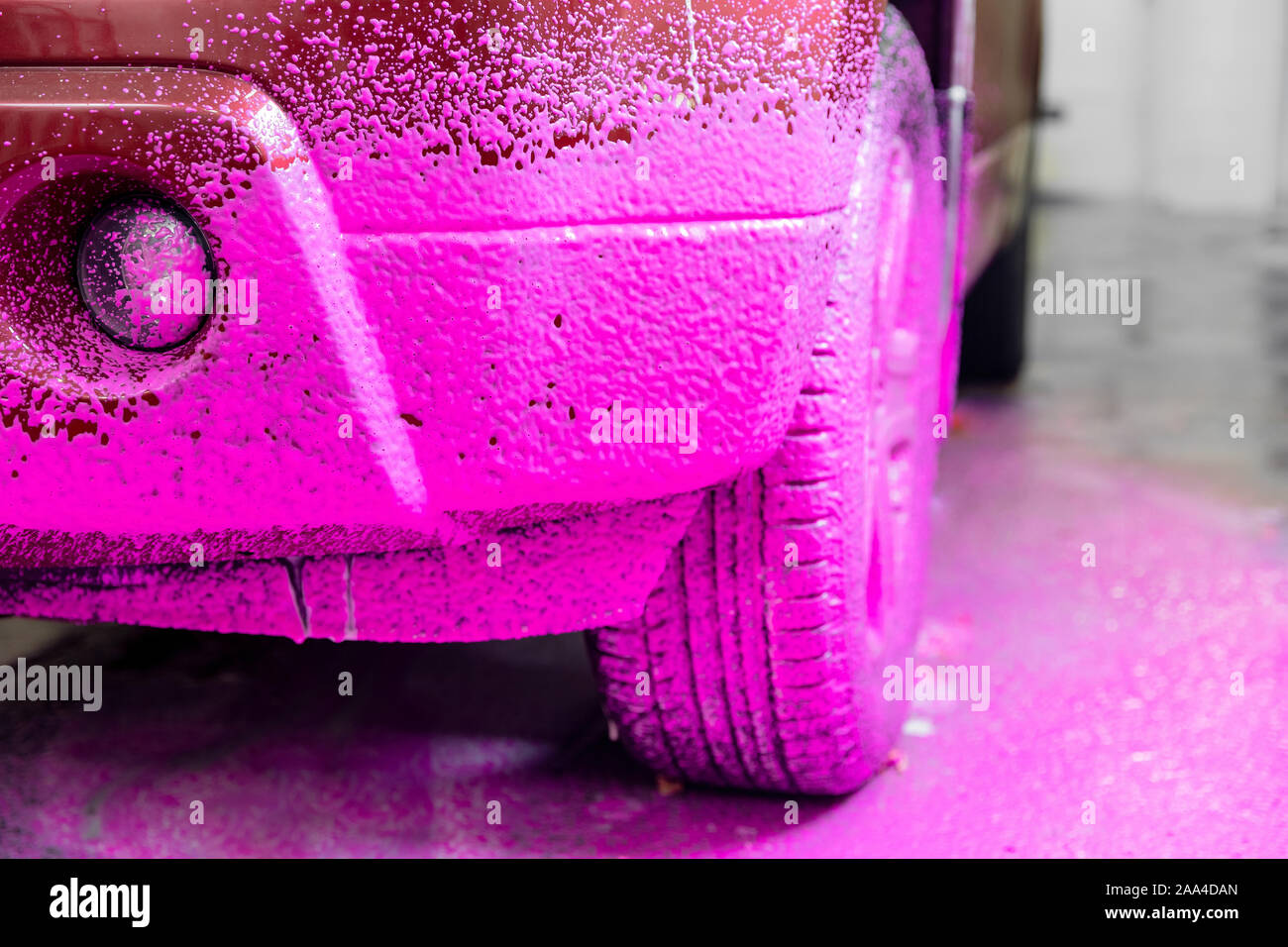 Car garage with pink exterior hi-res stock photography and images - Alamy