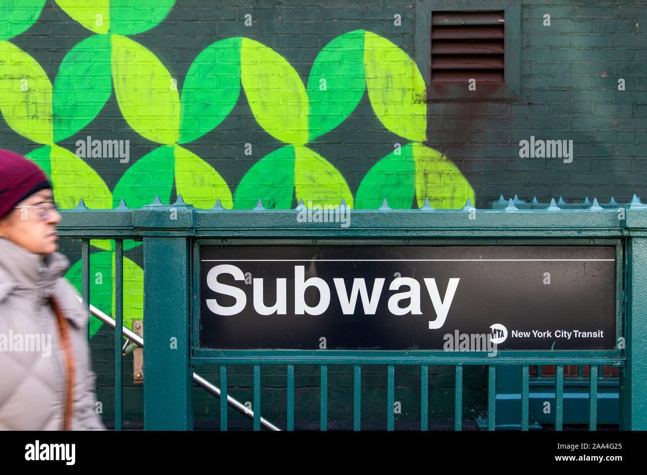 New york subway sign hi-res stock photography and images - Alamy