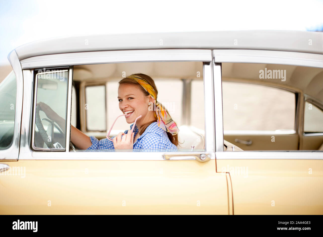 1950s woman driving a car hi-res stock photography and images - Alamy
