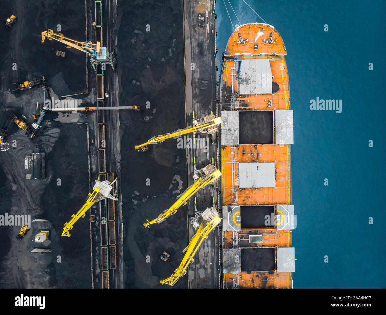 Ship coal bunker hi-res stock photography and images - Alamy
