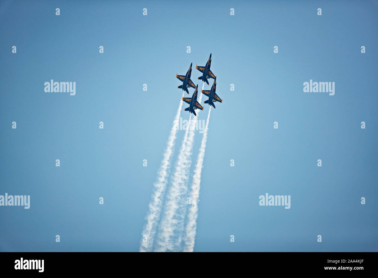 Jet planes flying in formation Stock Photo - Alamy