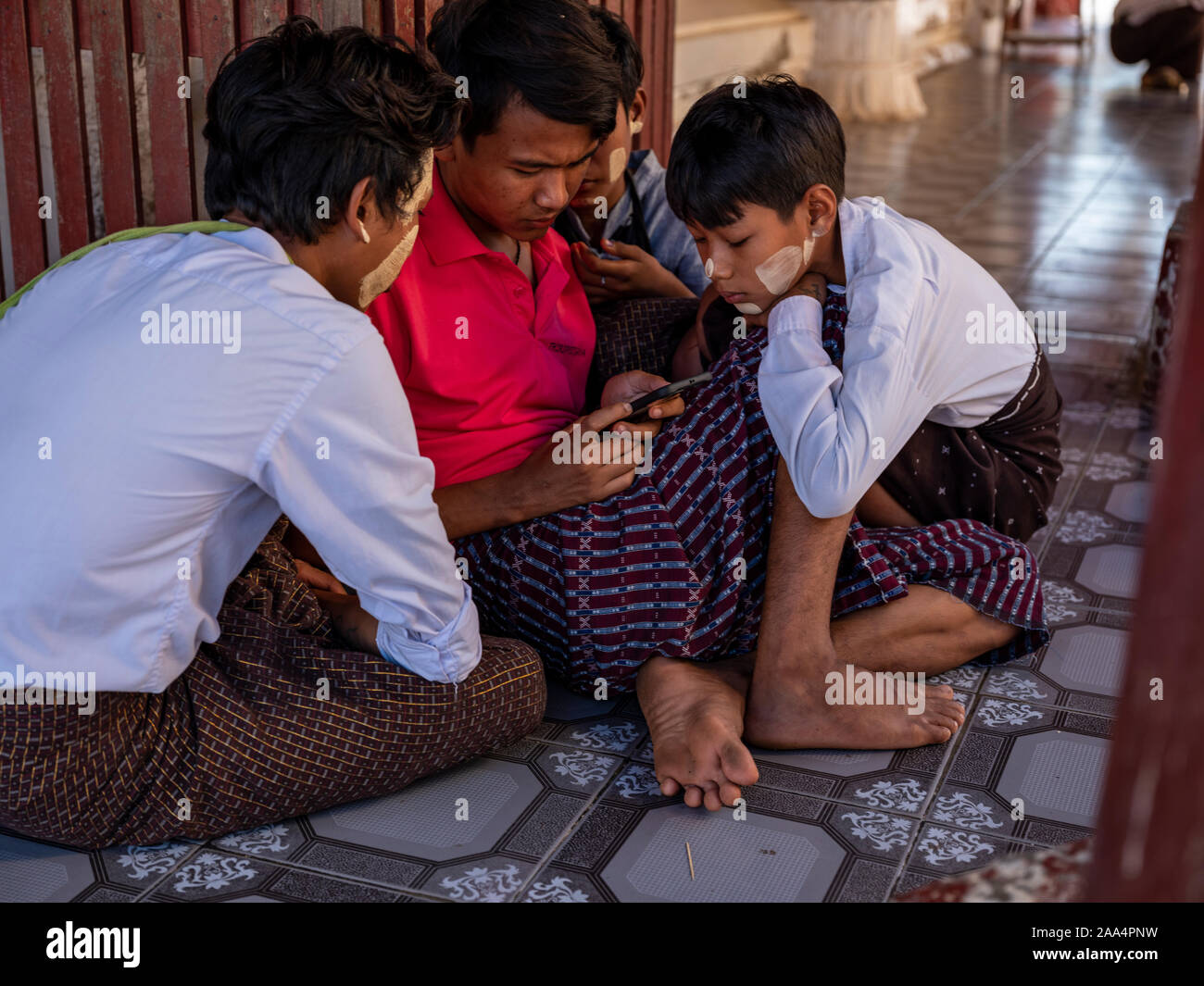 Group of people in formal attire hi-res stock photography and images ...