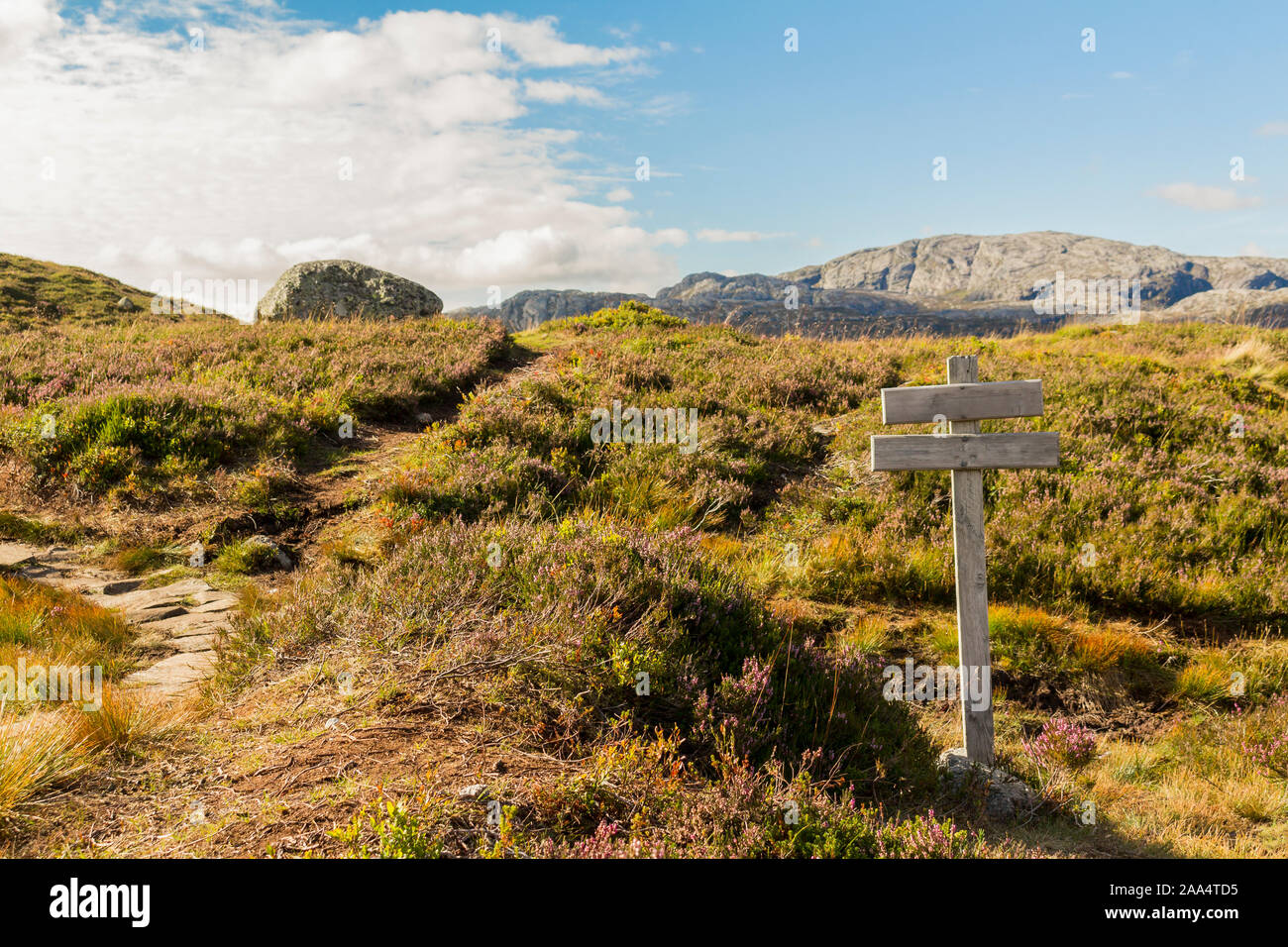 Signposting on the hiking trail to Kjerag Kjeragbolten in Rogaland ...