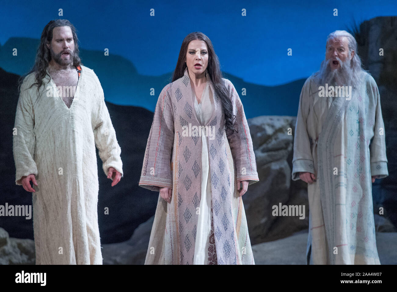 Berlin, Germany. 19th Nov, 2019. Brandon Jovanovich (l, Samson), Elina ...