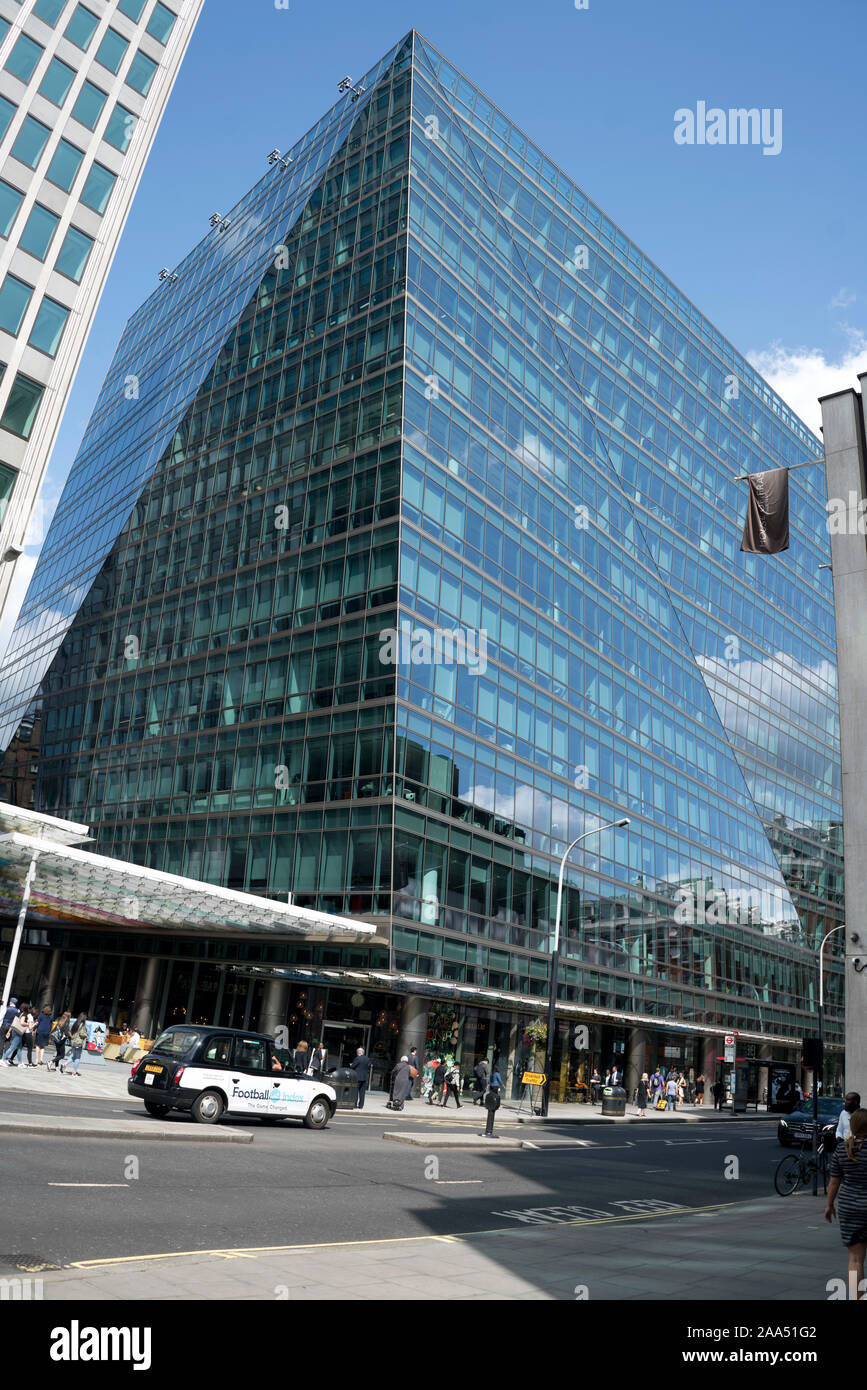 Tall glass tower block Stock Photo - Alamy