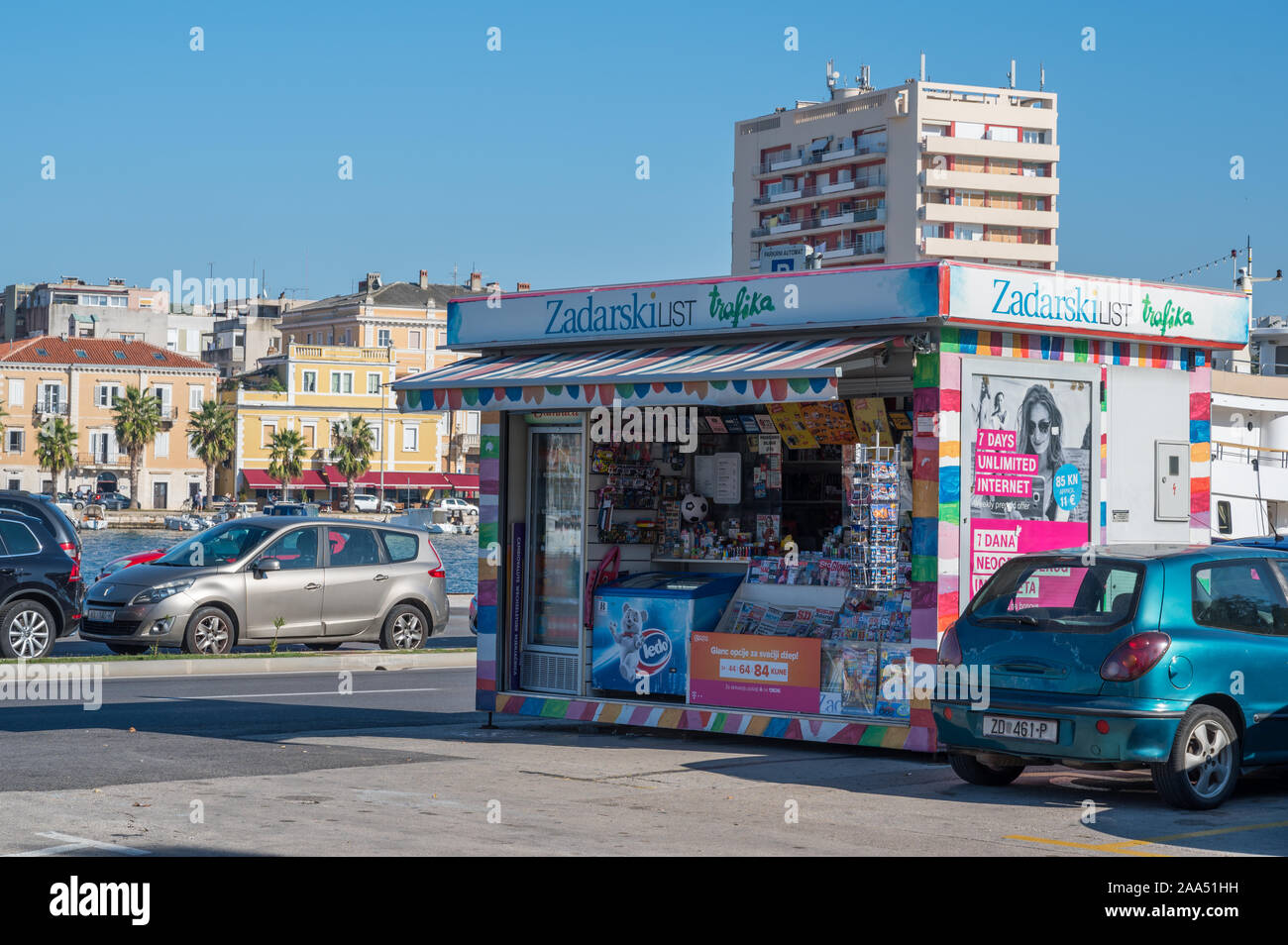 Newspaper stall hi-res stock photography and images - Alamy