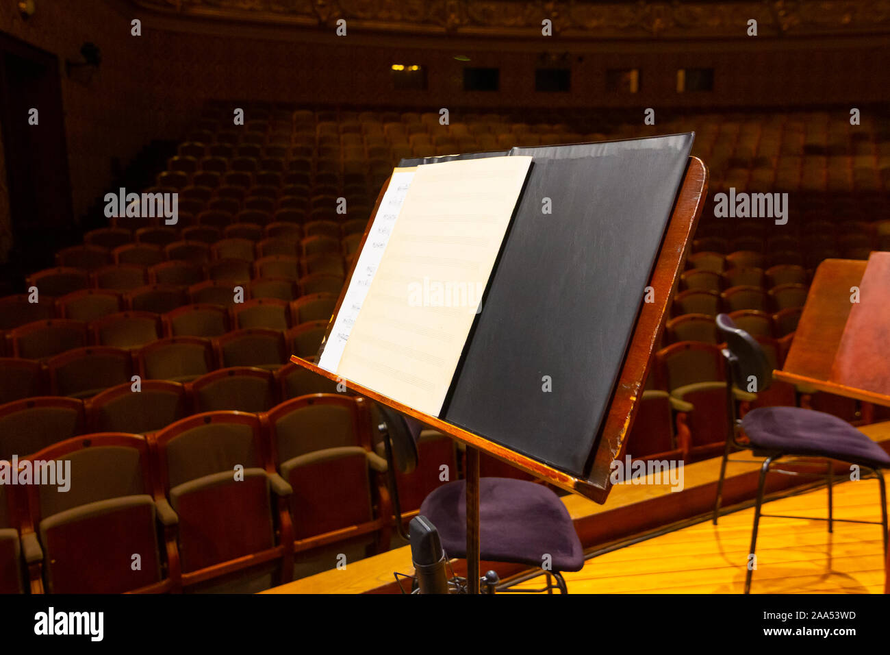 Empty book stand hi-res stock photography and images - Alamy