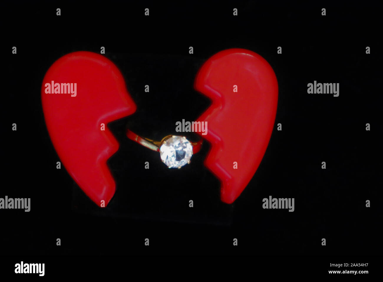 Broken engagement ring hi-res stock photography and images - Alamy