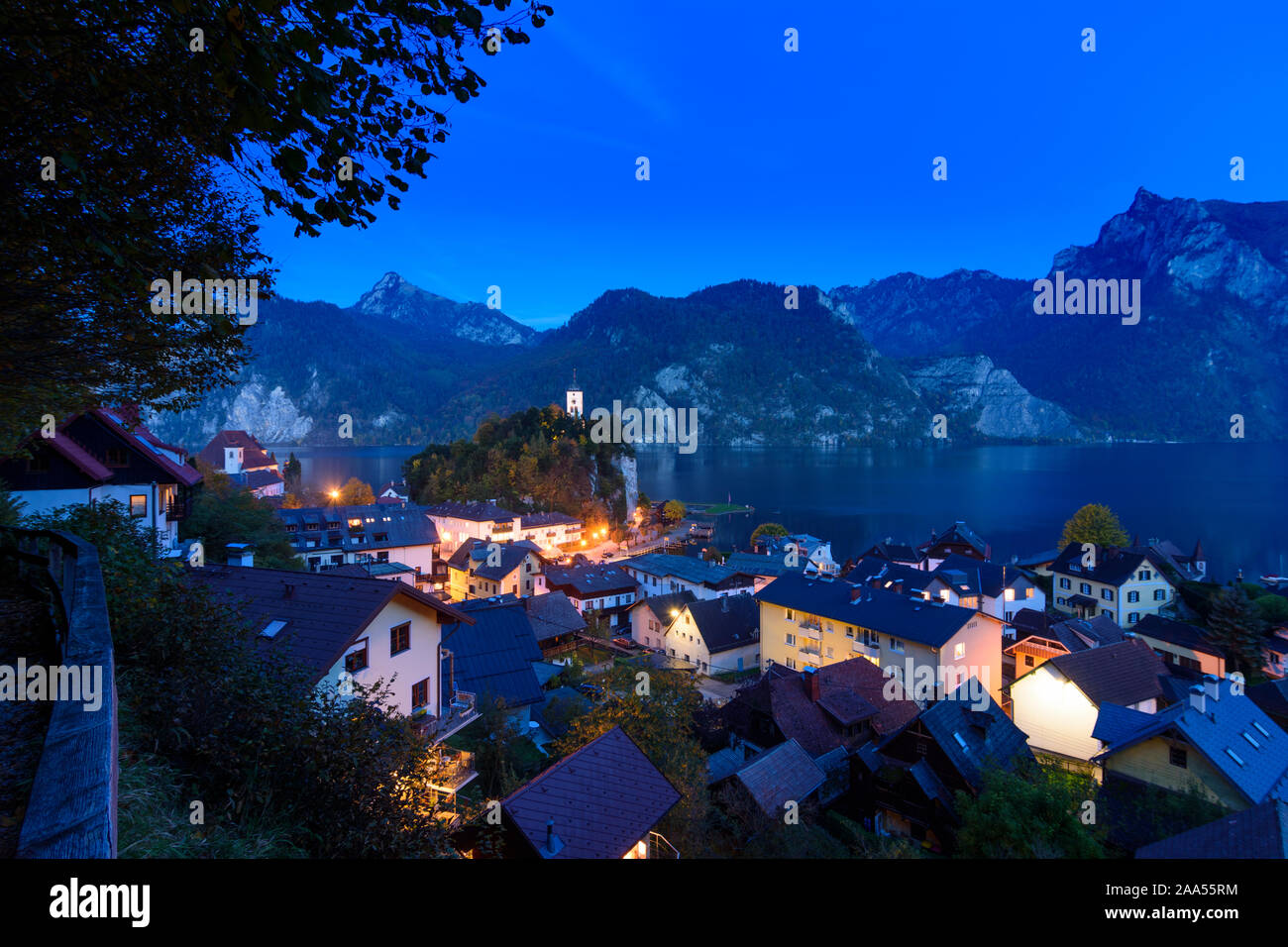 Traunkirchen: lake Traunsee, church Traunkirchen, chapel Johannesberg ...