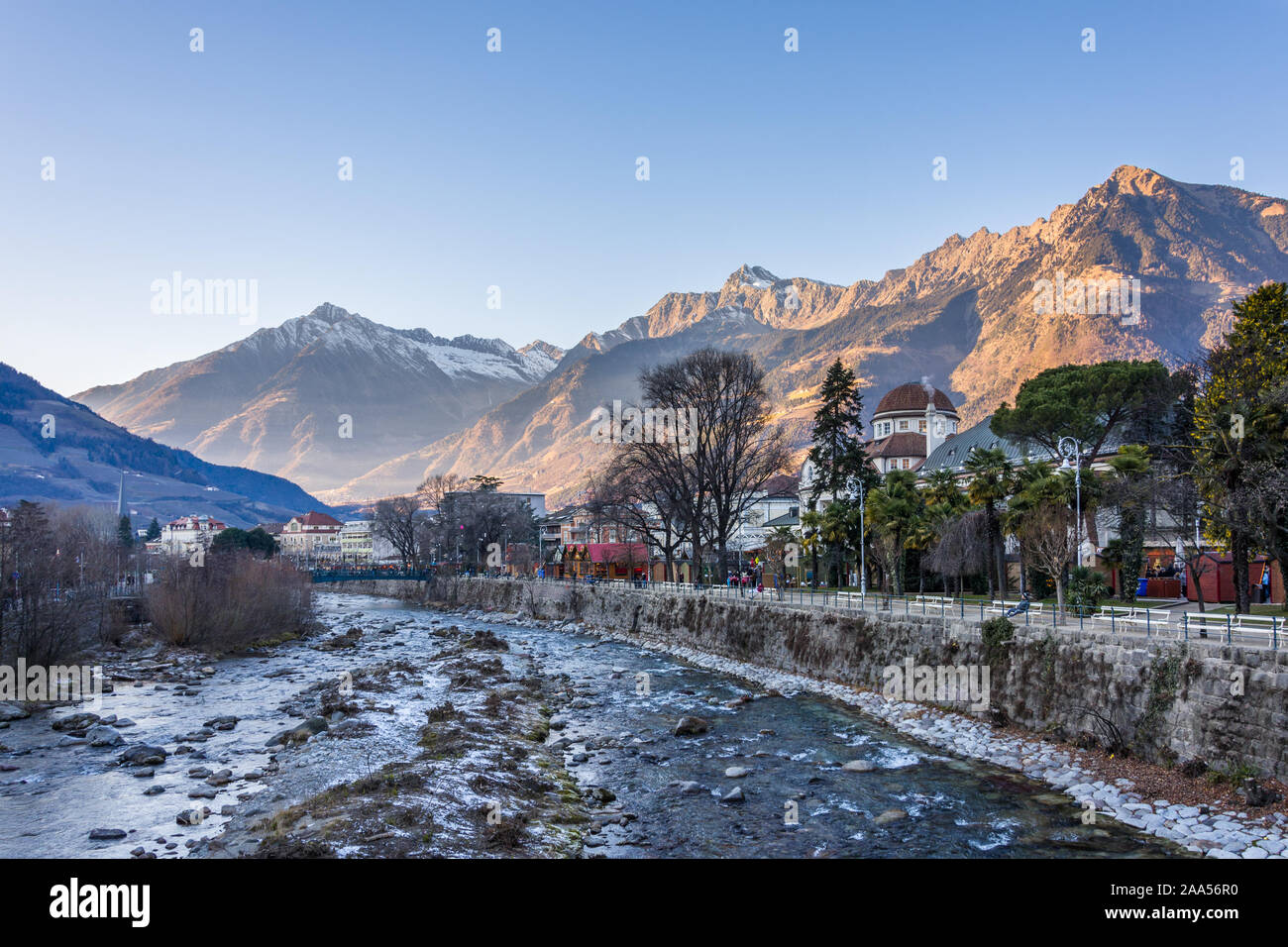 Merano Christmas market in the late afternoon, Trentino Alto Adige ...