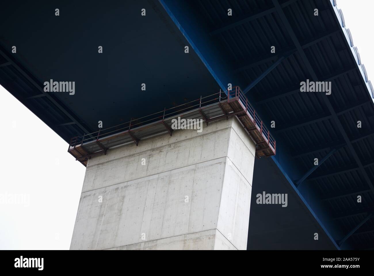 1702 4 m long steel box beam bridge hi-res stock photography and images ...