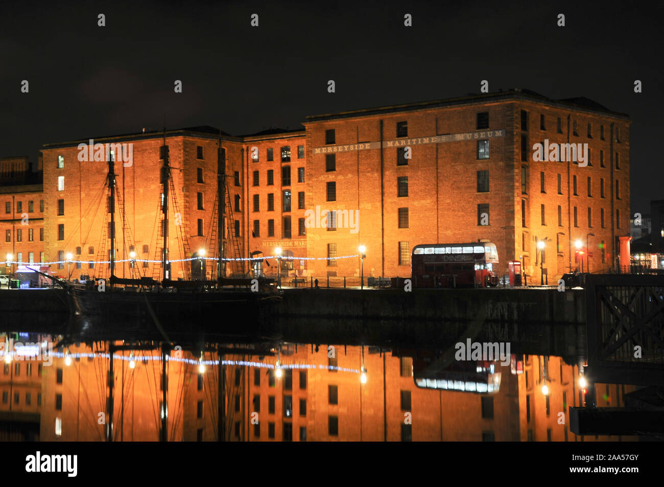 Liverpool at night Stock Photo - Alamy