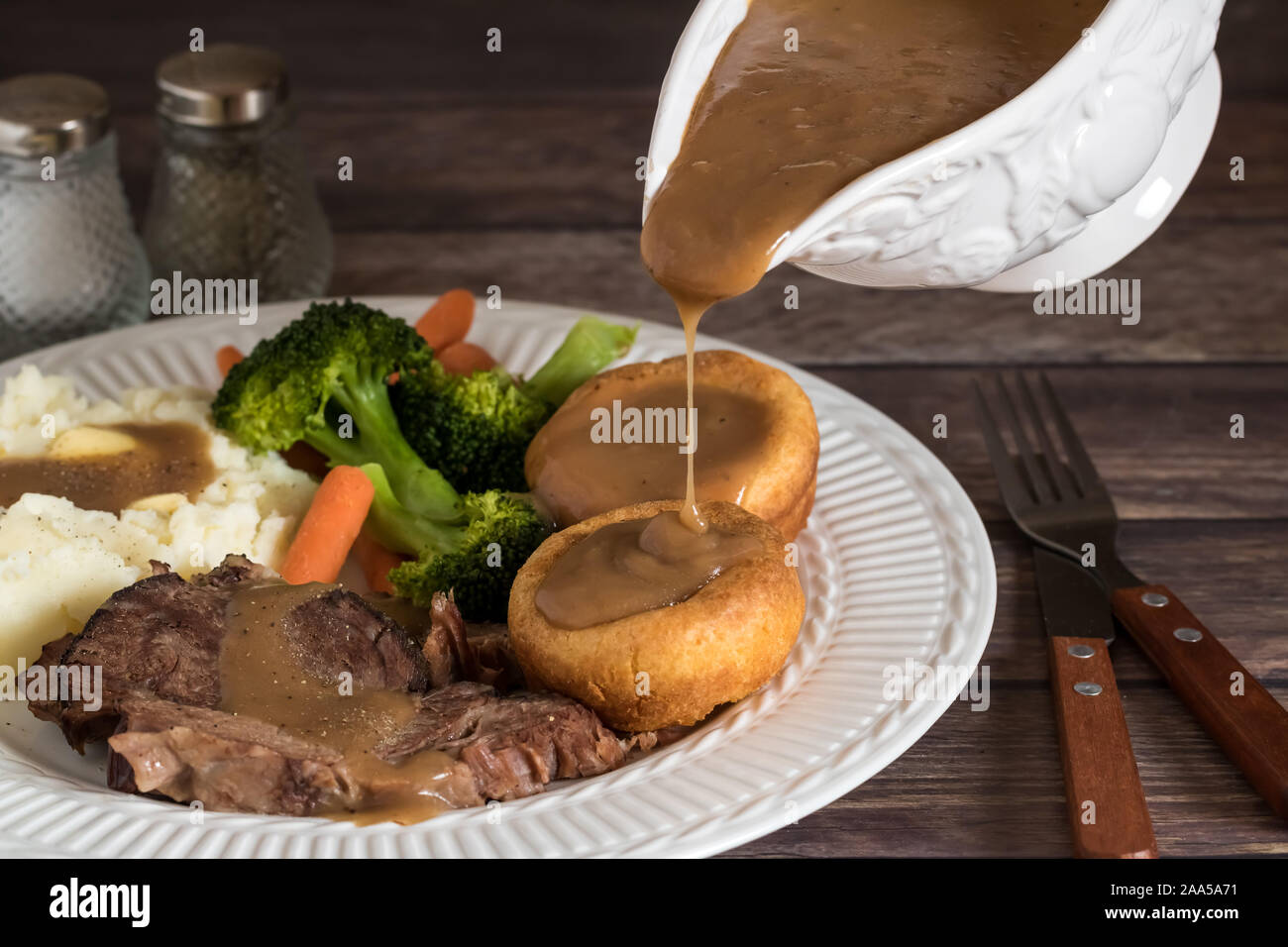 Pouring gravy boat hi-res stock photography and images - Alamy