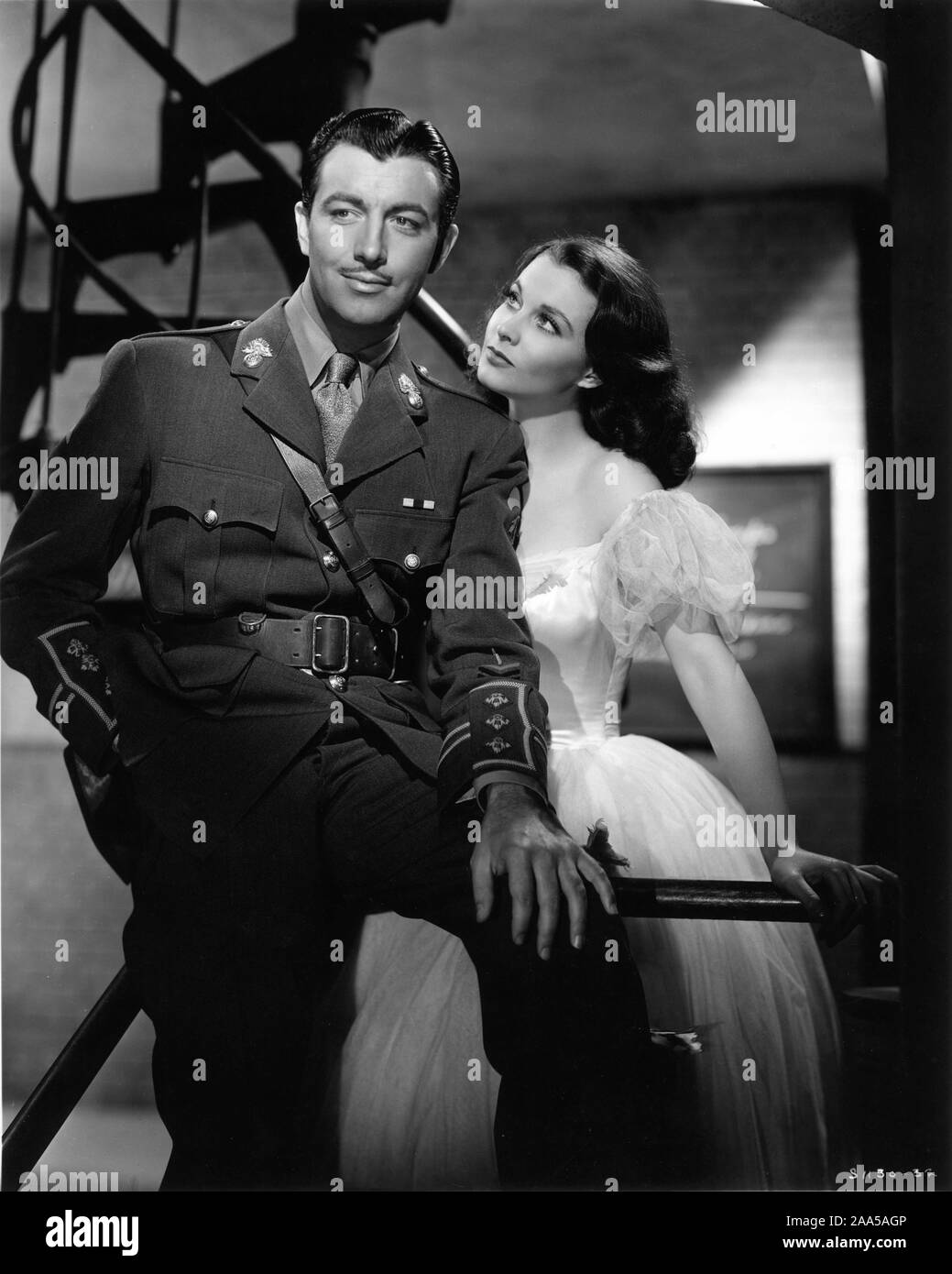 VIVIEN LEIGH as Myra and ROBERT TAYLOR as Roy Cronin Portrait by Laszlo ...