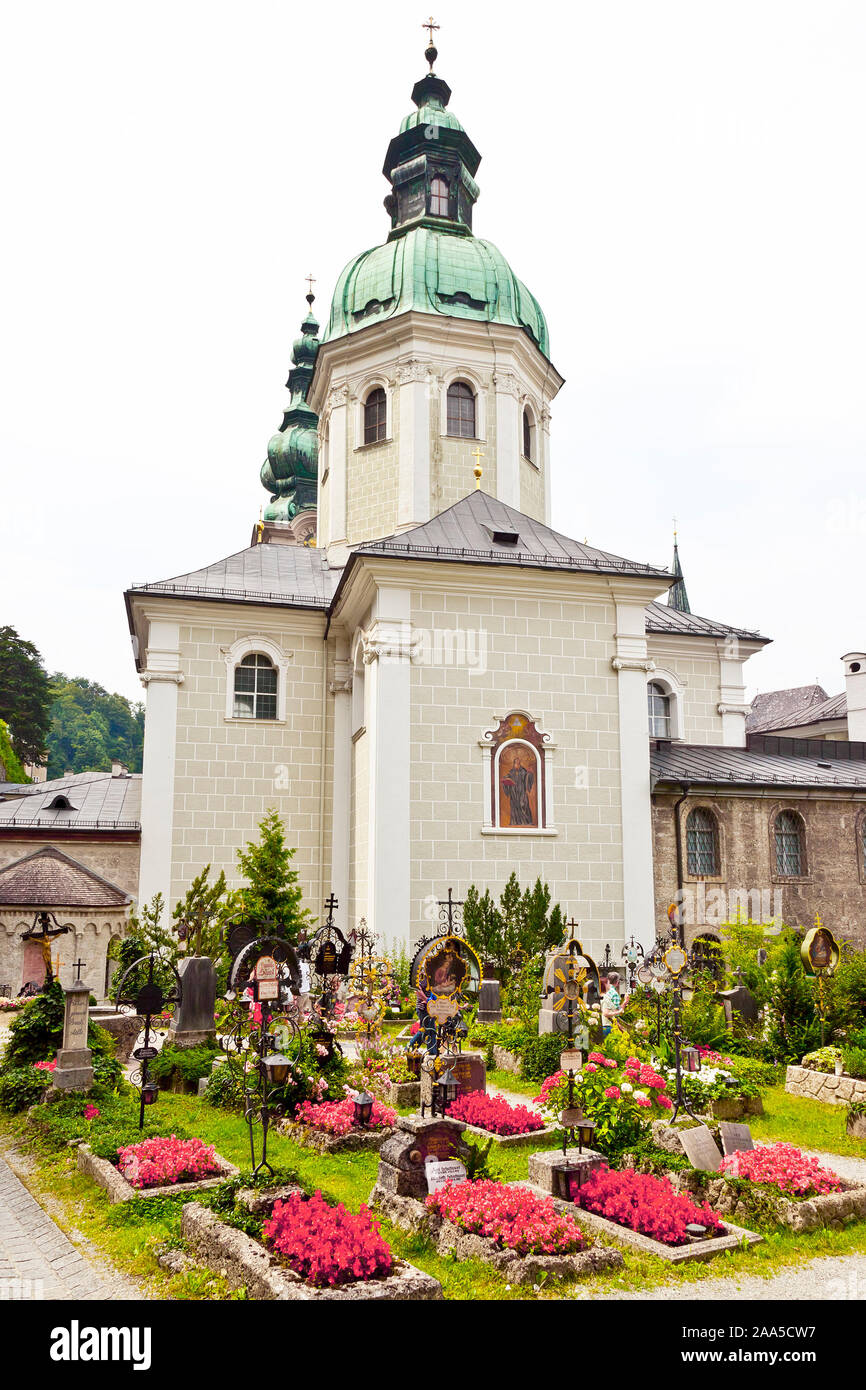 Nice cemetery hi-res stock photography and images - Alamy