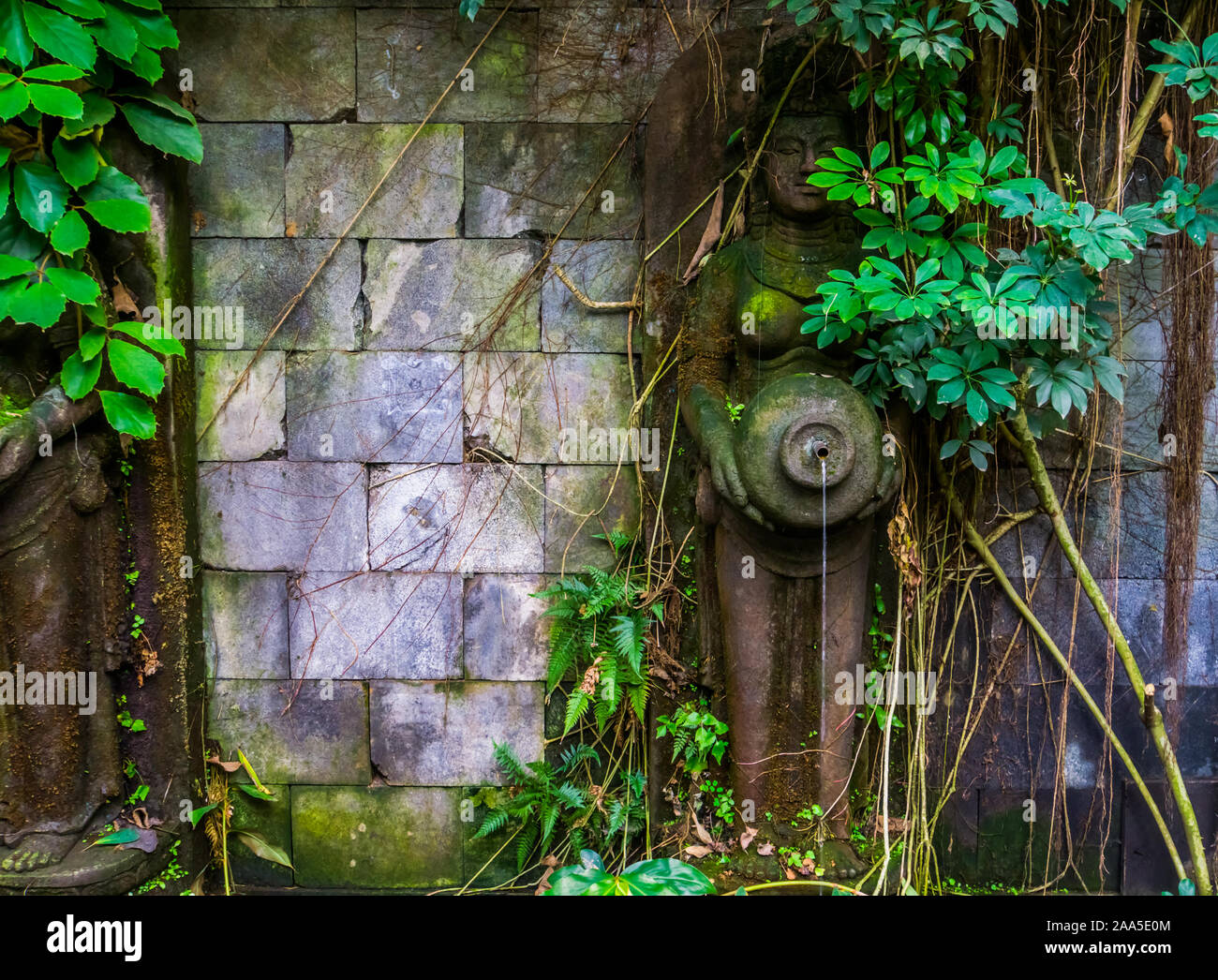 Statue woman pouring water fountain hi-res stock photography and images ...