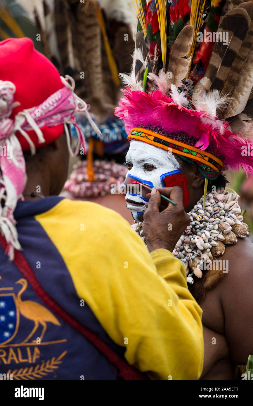 Traditional face painting papua new hi-res stock photography and images ...