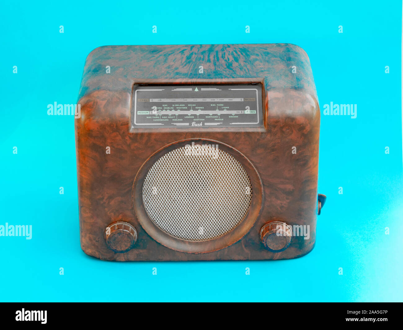 Old Bakelite Bush DAC 90 radio in studio Stock Photo - Alamy