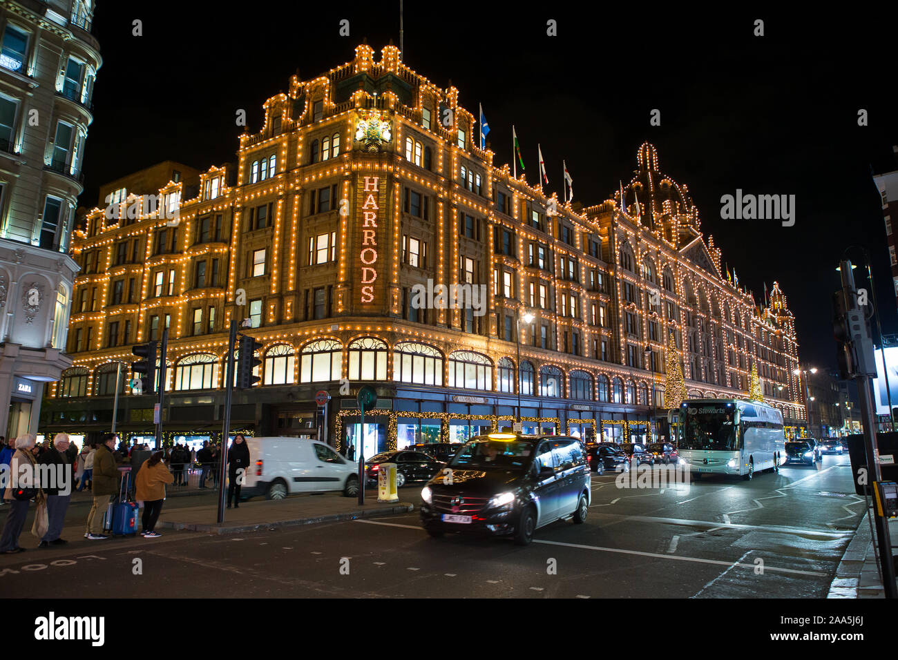Harrods Department Store illuminated in Knightsbridge, London Stock ...