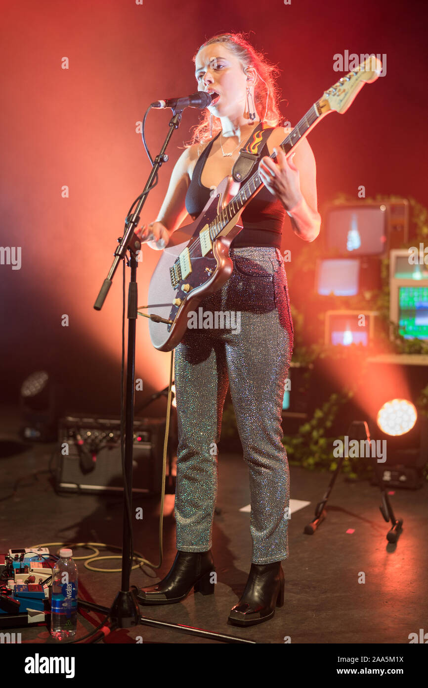 London, UK. Tuesday, 19 November, 2019. Nilufer Yanya performing on ...