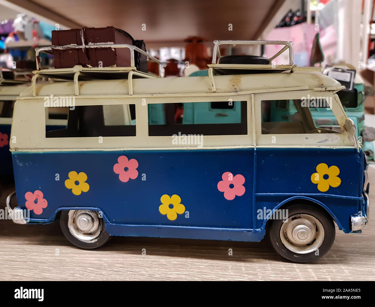 Vintage van with baggage on the roof Stock Photo - Alamy