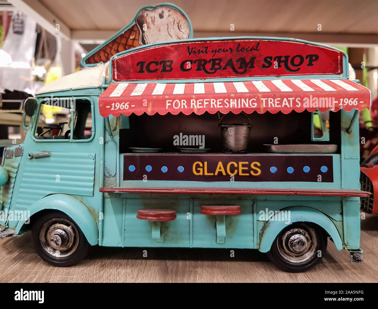 Ice cream van classic car hi-res stock photography and images - Alamy