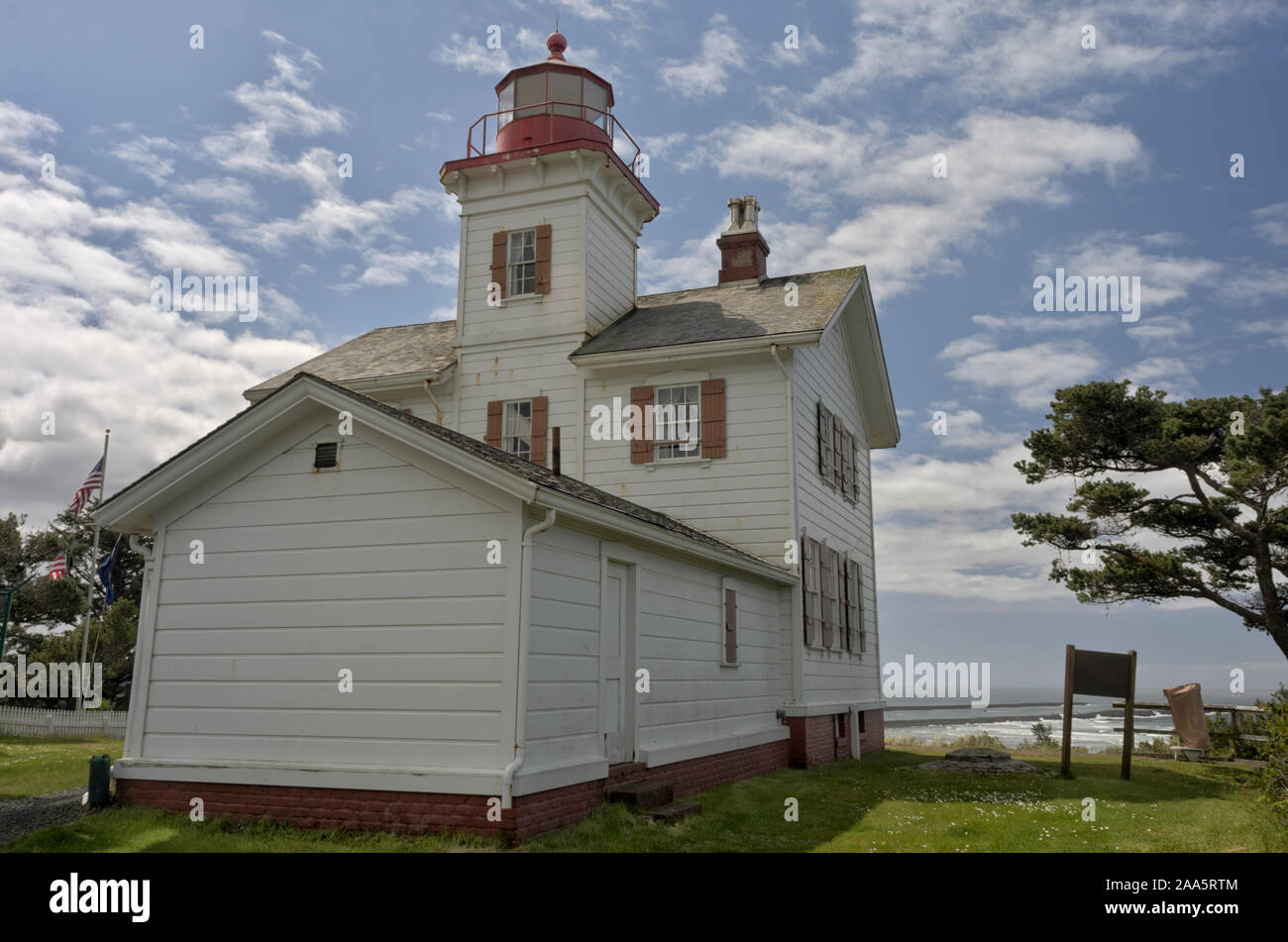 OR: Lincoln County, Pacific Coast, Newport Area, Yaquina Bay Lighthouse ...
