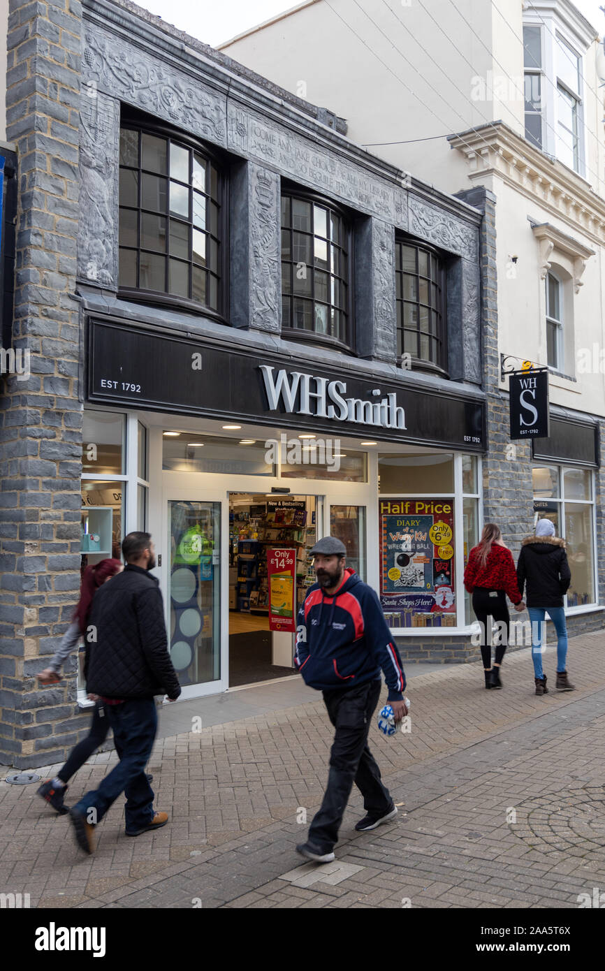 Whsmith storefront hi-res stock photography and images - Alamy