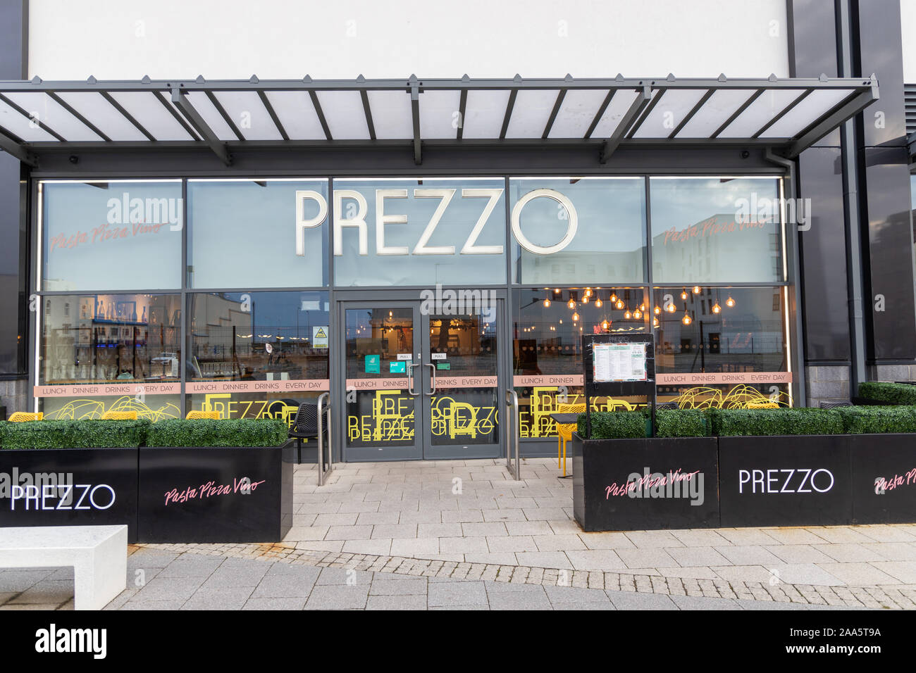 Pasta pizza vino hi-res stock photography and images - Alamy