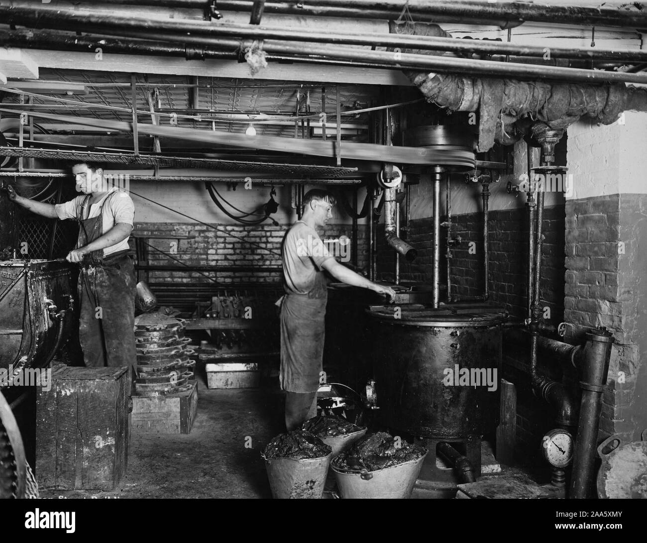 Mixing kettles making chocolate hi-res stock photography and images - Alamy