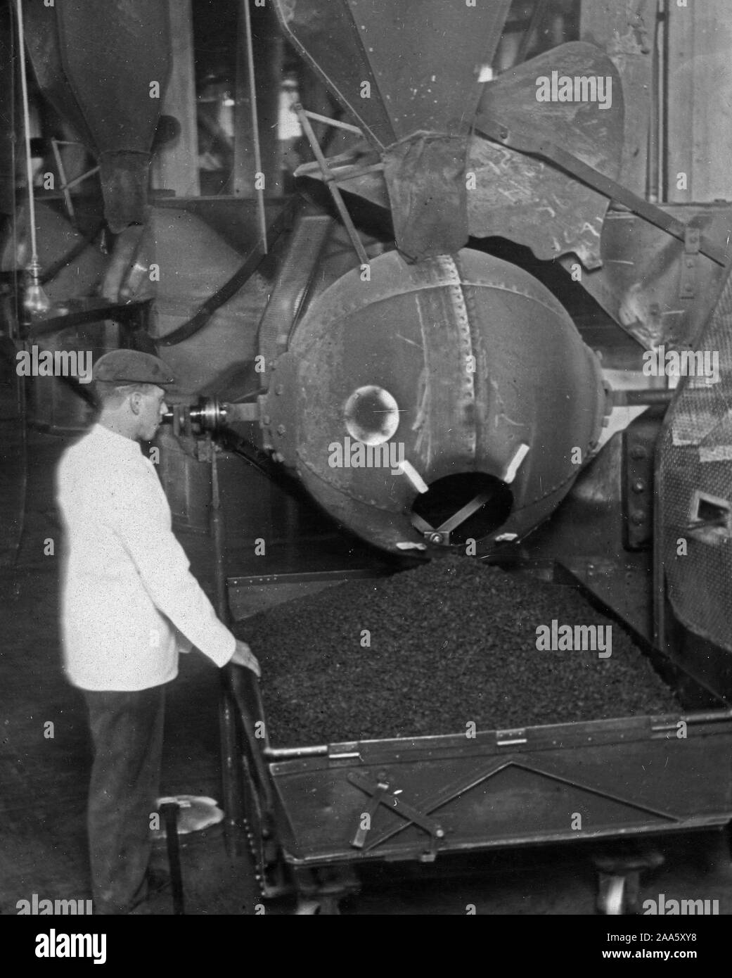 Early 1900s making candy hi-res stock photography and images - Alamy