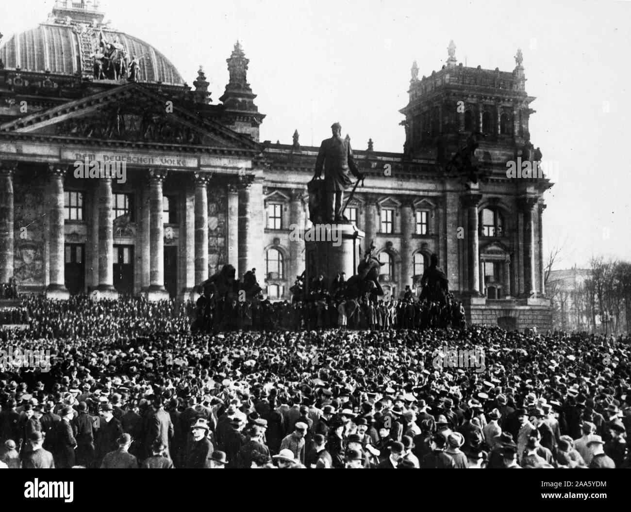 Reichstag building during war hi-res stock photography and images - Alamy